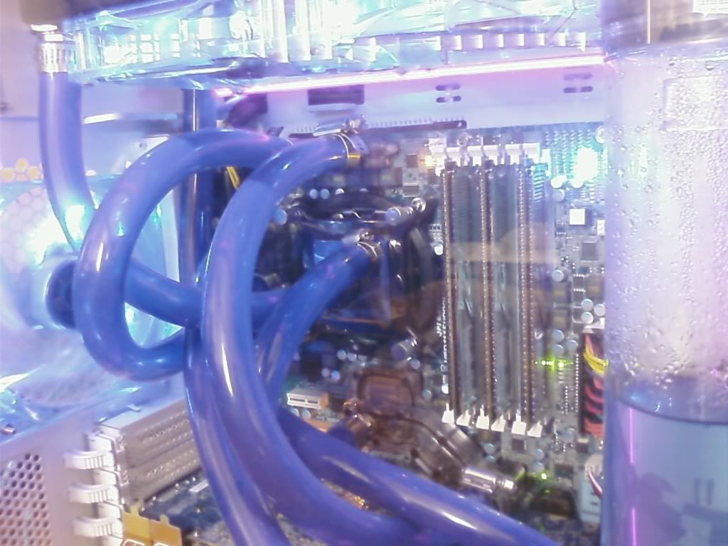 Help me find some pics of a water cooled motherboard please!! | Overclock.net