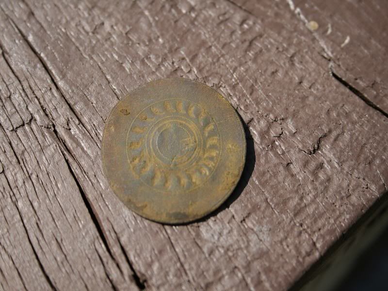 Big colonial button (pic) | TreasureNet.com