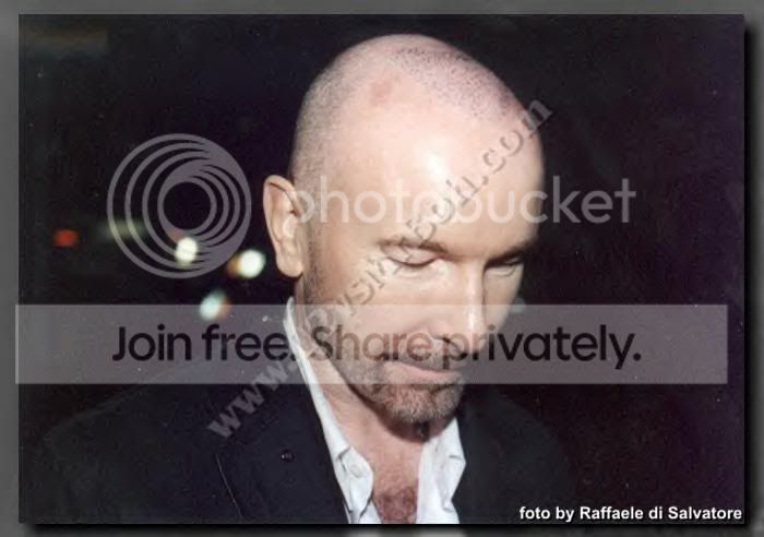 what's the most recent pic of edge without headgear | U2 Feedback