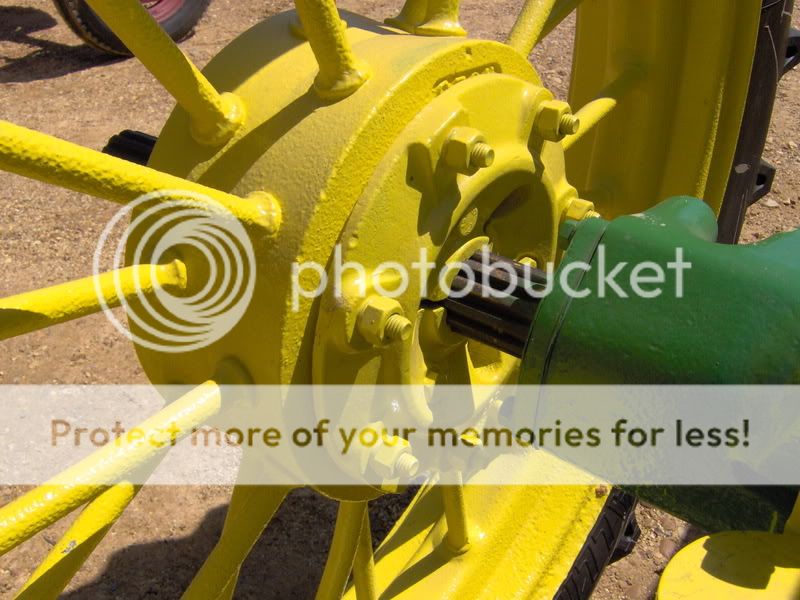 John Deere H with round spoke wheels | Yesterday's Tractors Forums