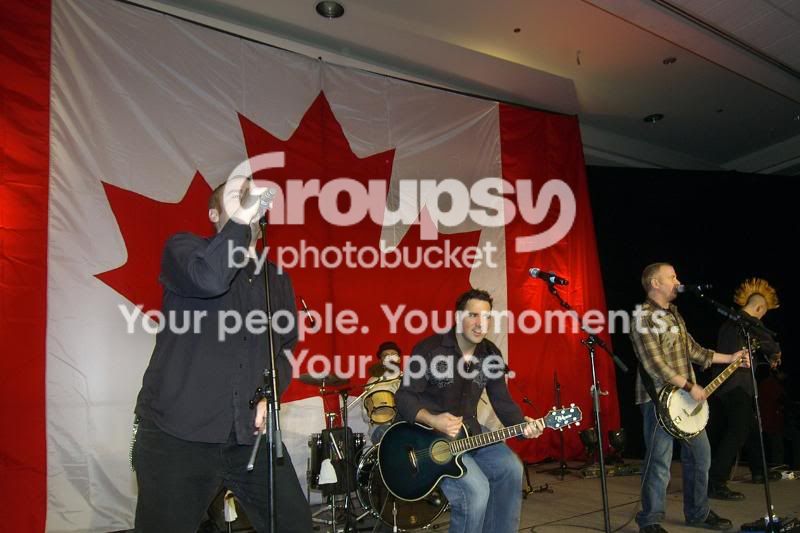 Photo's of a Ruly Mob in Vancouver (7 imgs) (Dec 4th-08) | DPReview Forums