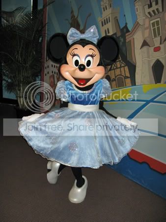 Let's start a Minnie Mouse picture thread! | DIS Disney Discussion ...