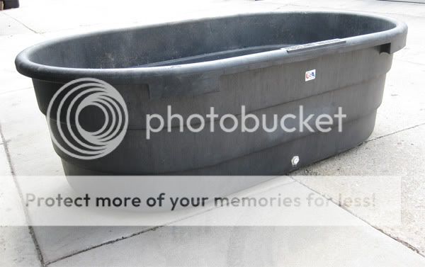 Big 300 gallon tub for rays and various equipments, fish stuff ...