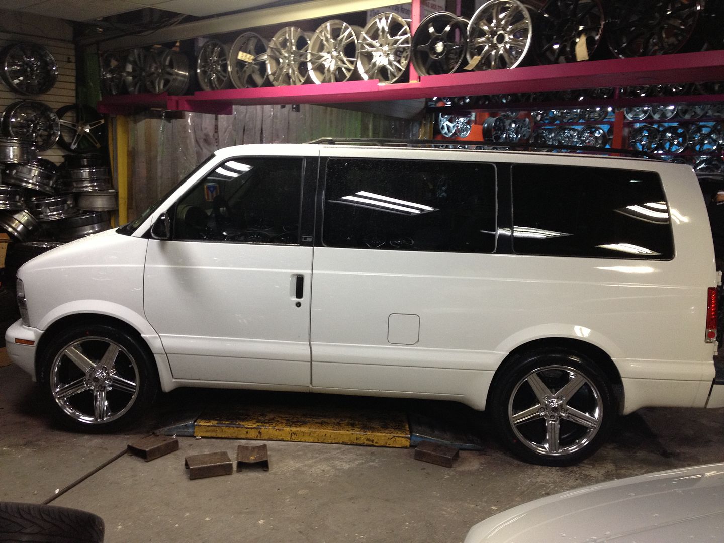 20"Iroc Z rims, tires and drop(soon) | Chevy Astro and GMC Safari Forum