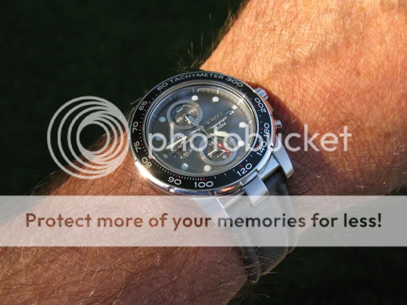 Installing a leather strap on an almost integrated bracelet/case design ...