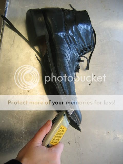 Tutorial: Rubberizing shoes and boots for the stage, Barge method ...