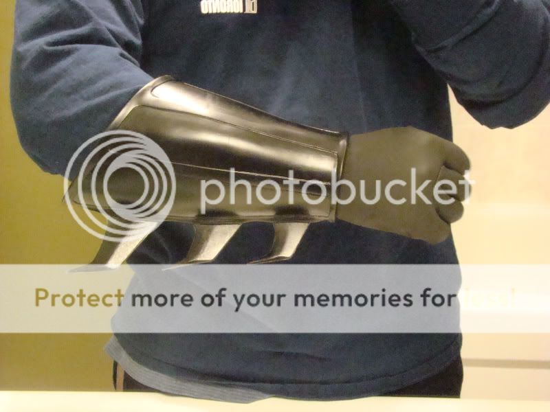 The Cave :: Main chat :: Batman Begins Gauntlets | Runboard