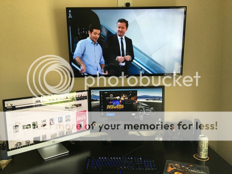 Triple Monitor setup, triple widescreen monitor setup or overhead tv ...