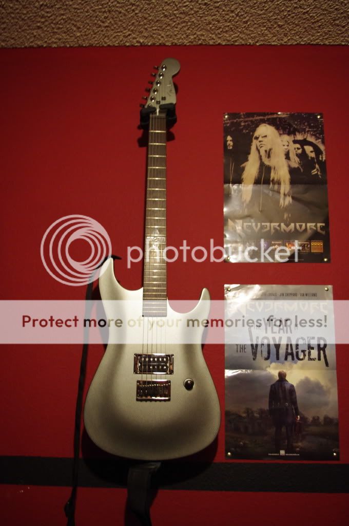 FS: Fender Celtic Showmaster - Electric Guitars - Harmony Central