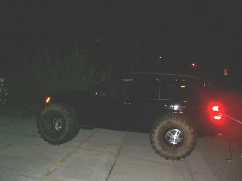 40" boggers on the back of the Grand Cherokee WJ ;) & what WJ lift to ...