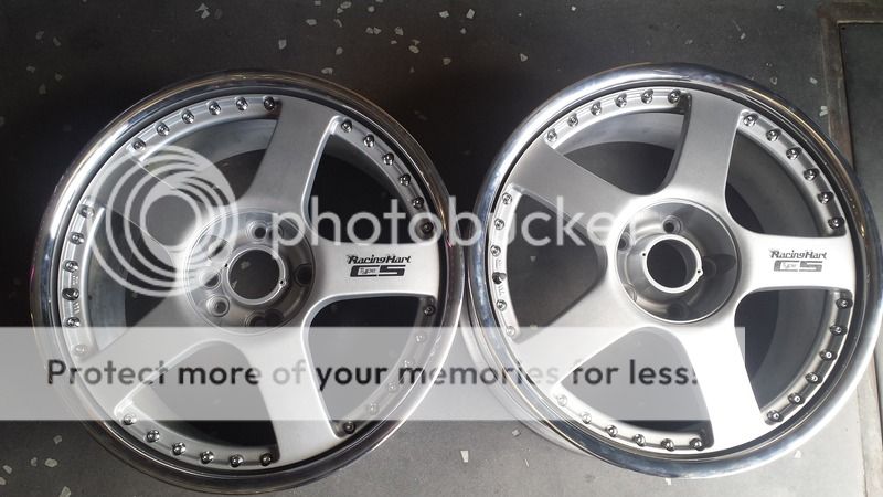 Thought i share the rebuild of a badly damaged 3 piece racing hart ...