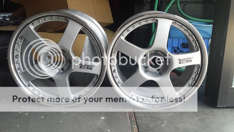 Thought i share the rebuild of a badly damaged 3 piece racing hart ...