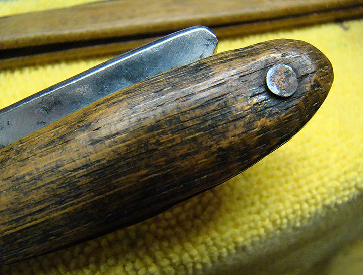 Keeping the 'Character' of Vintage Razors | TheShaveDen