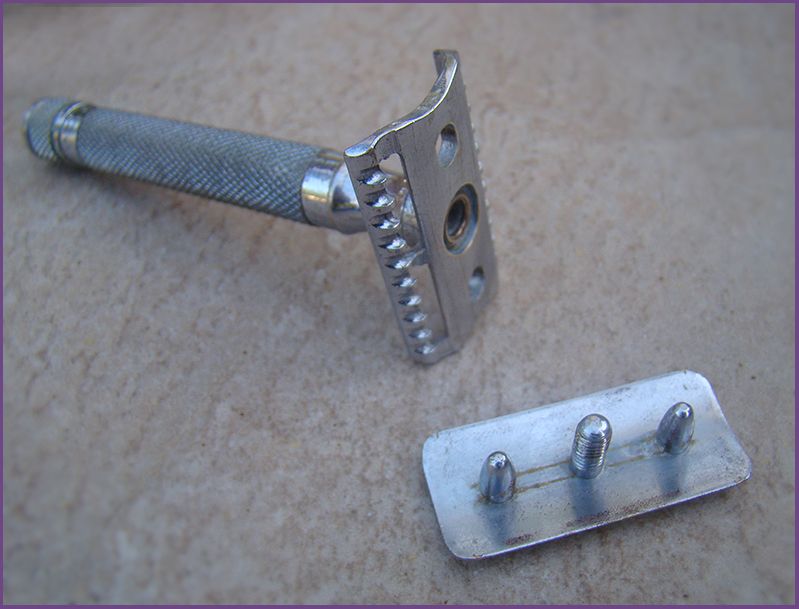 Interesting find: Barbasol DE Razor | TheShaveDen