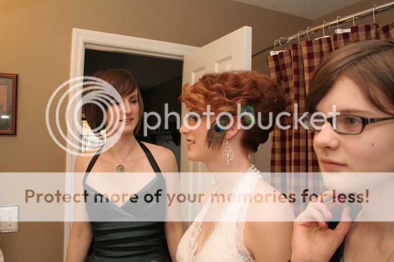 Short wedding up-do • Offbeat Wed (was Offbeat Bride)