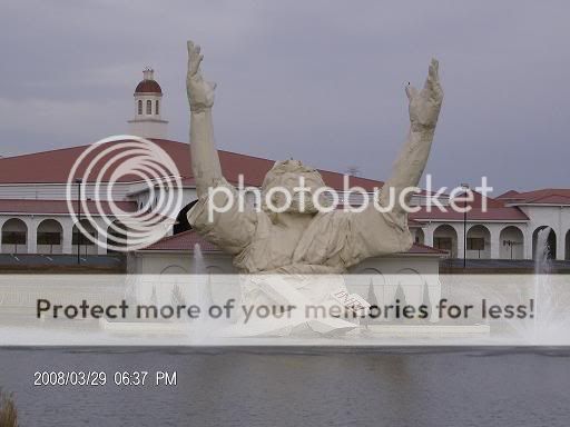 FARK.com: (3888463) Most lifelike butter sculptures you'll see ... well ...