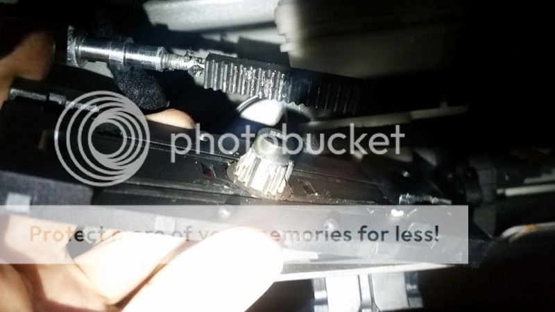 Trunk Flap gear box where cables meet | Mercedes-Benz Forum