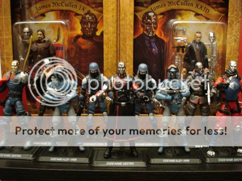 Resolute Destro With Robotic Arm Review - HissTank.com