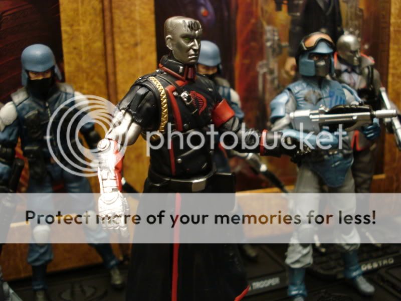 Resolute Destro With Robotic Arm Review - HissTank.com