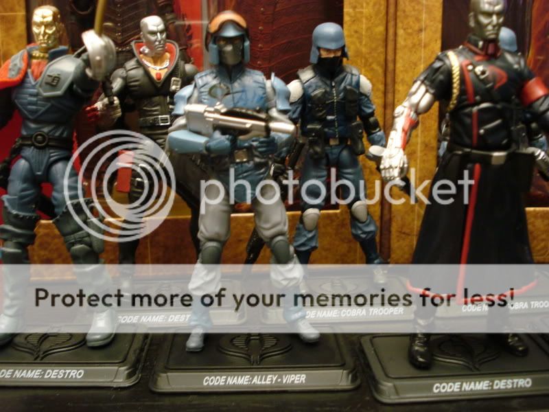 Resolute Destro With Robotic Arm Review - HissTank.com