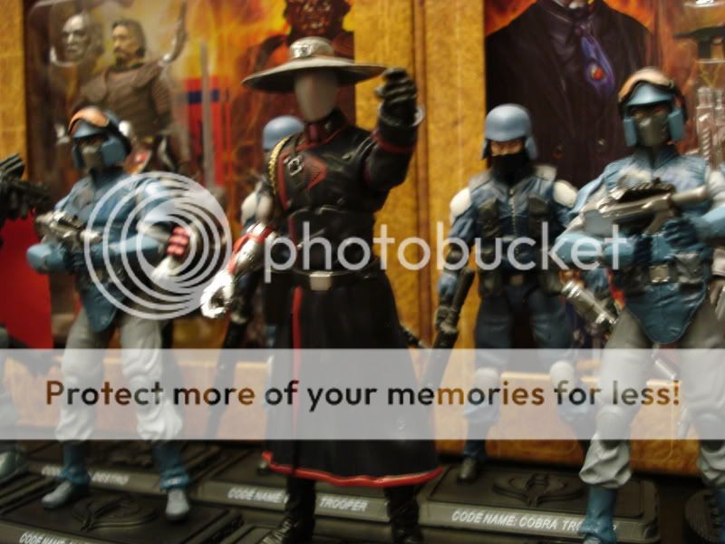 Resolute Destro With Robotic Arm Review - HissTank.com