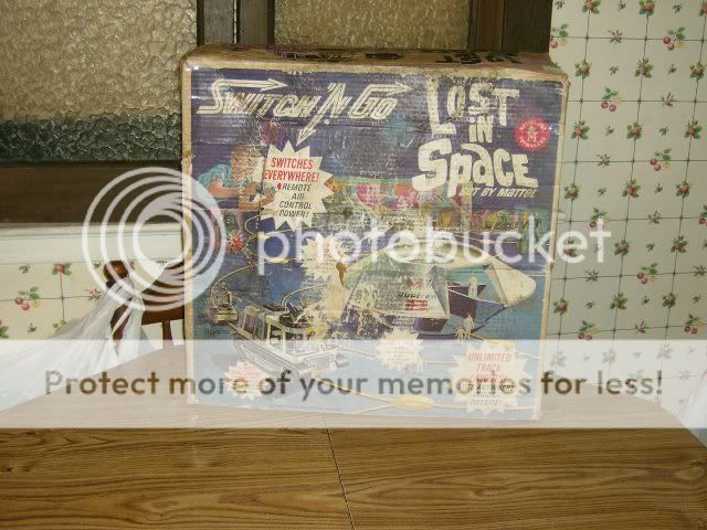 Lost In Space Switch N Go Get w/ Styrofoam Jupiter 2 Very scarce matell Toy