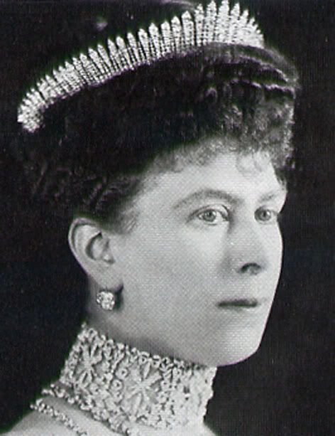 Royal Jewels of the World Message Board: Queen Mary and fringe tiaras