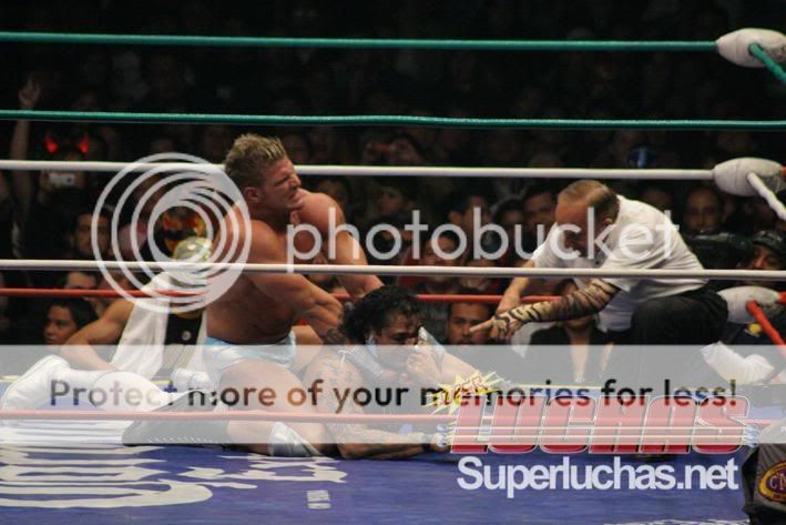 Resultados Arena México (17 oct 08) - Corleone gana la cabellera de ...