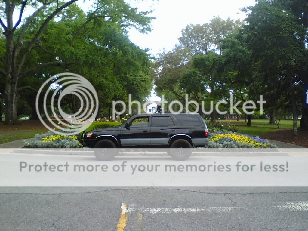 empty campus=good photo shoot/police intervention - Toyota 4Runner ...