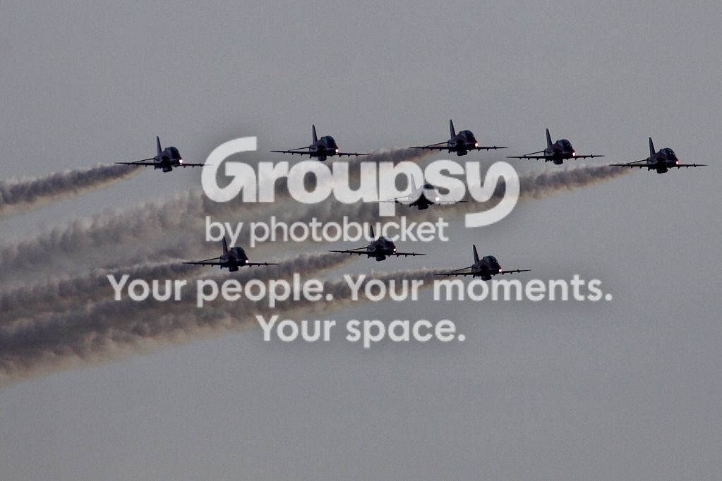 Red Arrows 9-ship @ Coningsby - FighterControl