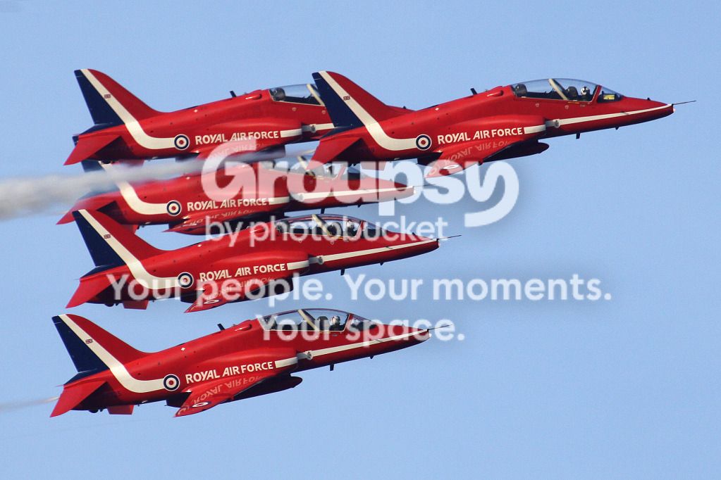 Red Arrows 9-ship @ Coningsby - FighterControl