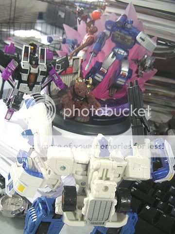 Diamond's Soundwave statue | TFW2005 - The 2005 Boards