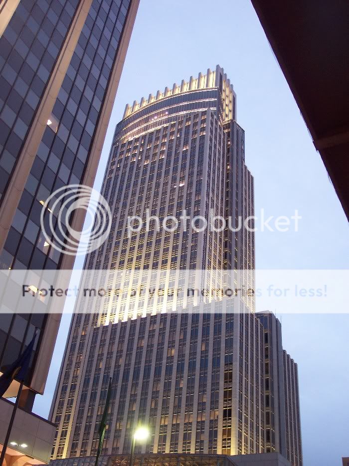 Omaha Pics: First National Tower at night | SkyscraperCity Forum