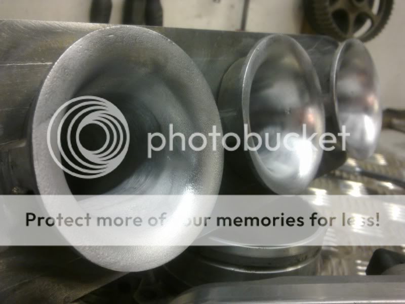 Cast SEM-like Large Plenum / Velocity Stacks & AEB Runners for ...