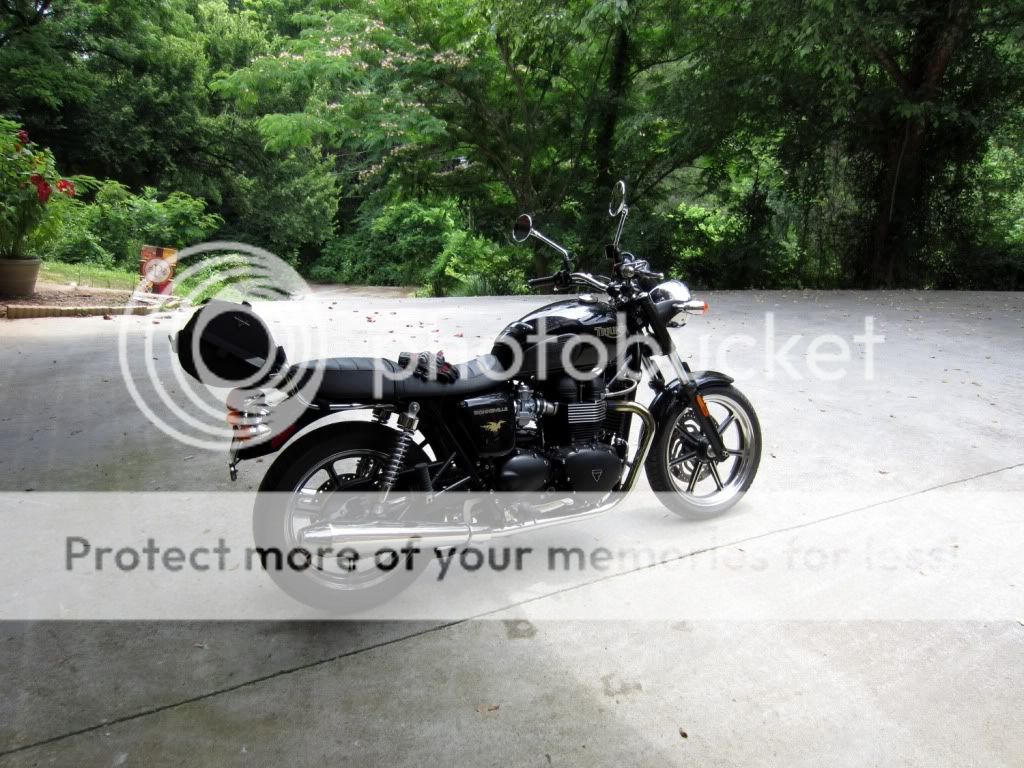 Lunch pic.....With pics of comely young lass and her growler. > General ...