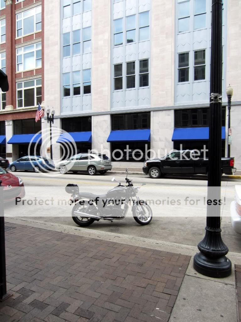 Lunch pic.....With pics of comely young lass and her growler. > General ...