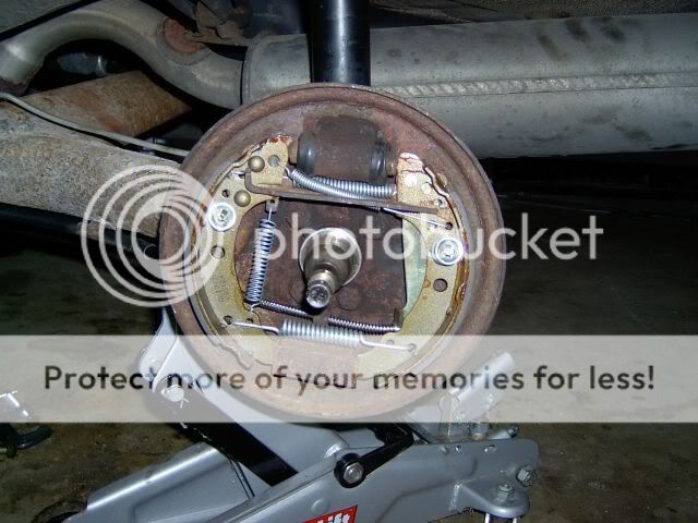Mission:Impossible - Removing the lower brake shoe spring... | VW ...