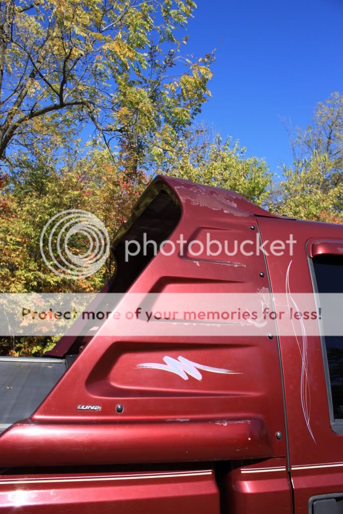 Ford Superduty "racerback" Lund accesory. Spoiler/Wing/Lightbar - free ...