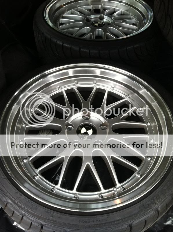 *FS* varrstoen ES1 19 inch with tires.