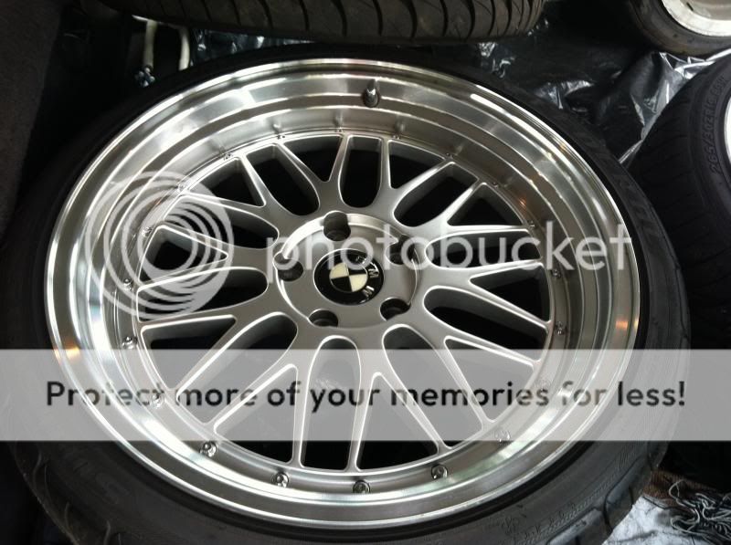 *FS* varrstoen ES1 19 inch with tires.