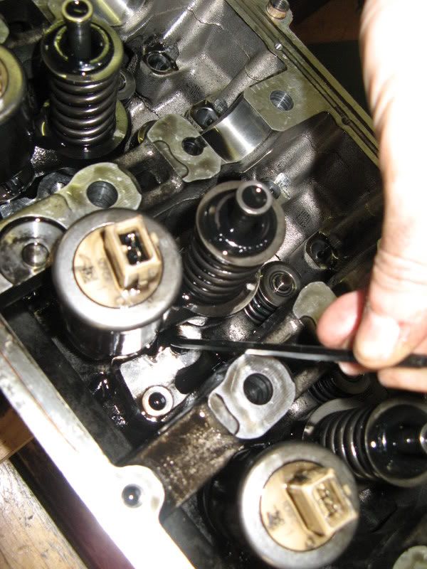 How difficult to change injector seals in TD5?