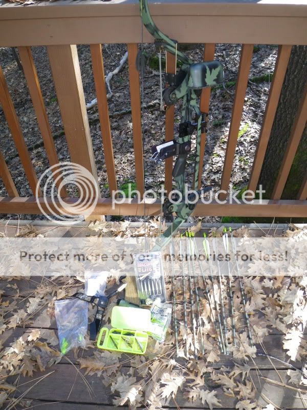 Mint Oneida Tomcat X-80 archery bow, w/ tons of extras