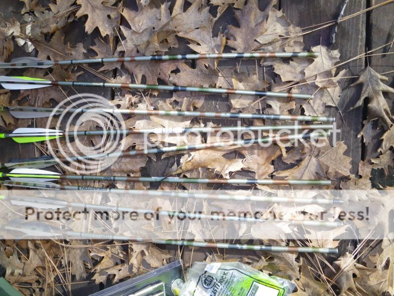 Mint Oneida Tomcat X-80 archery bow, w/ tons of extras