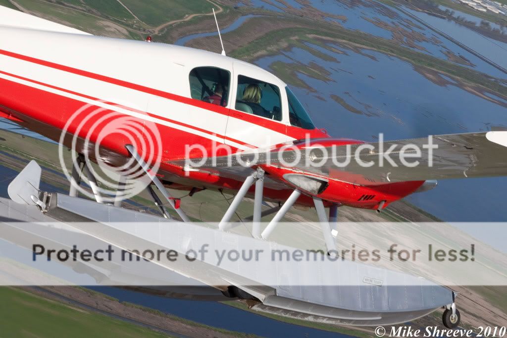 Piper PA-23 Apache floatplane - UK Airshow Review Forums
