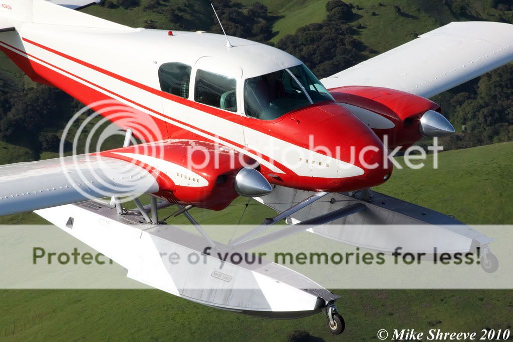 Piper PA-23 Apache floatplane - UK Airshow Review Forums