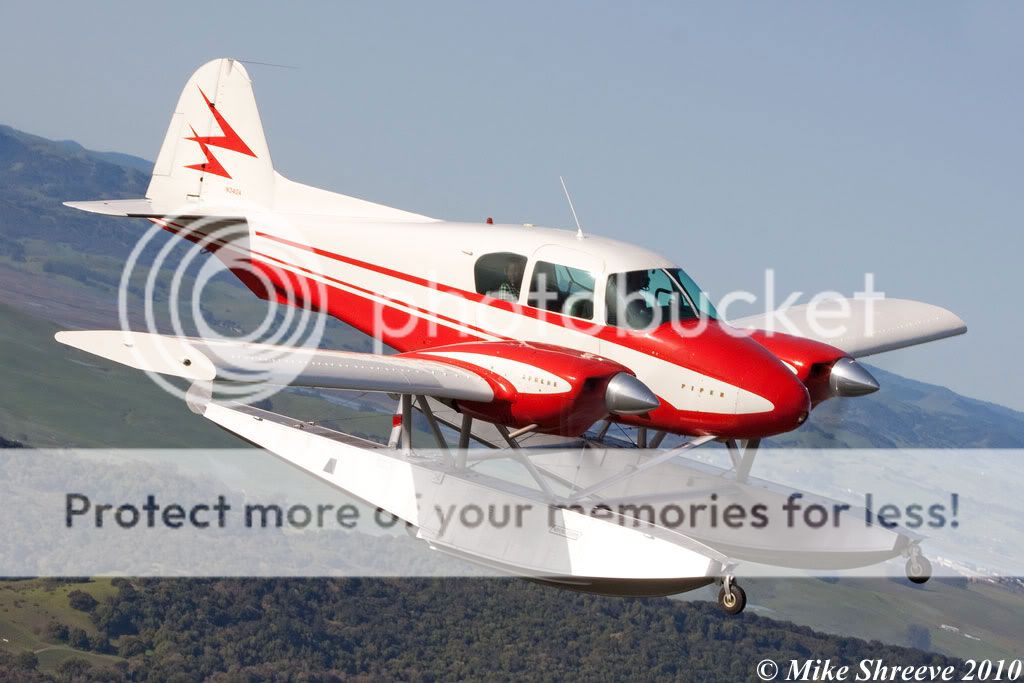 Piper PA-23 Apache floatplane - UK Airshow Review Forums